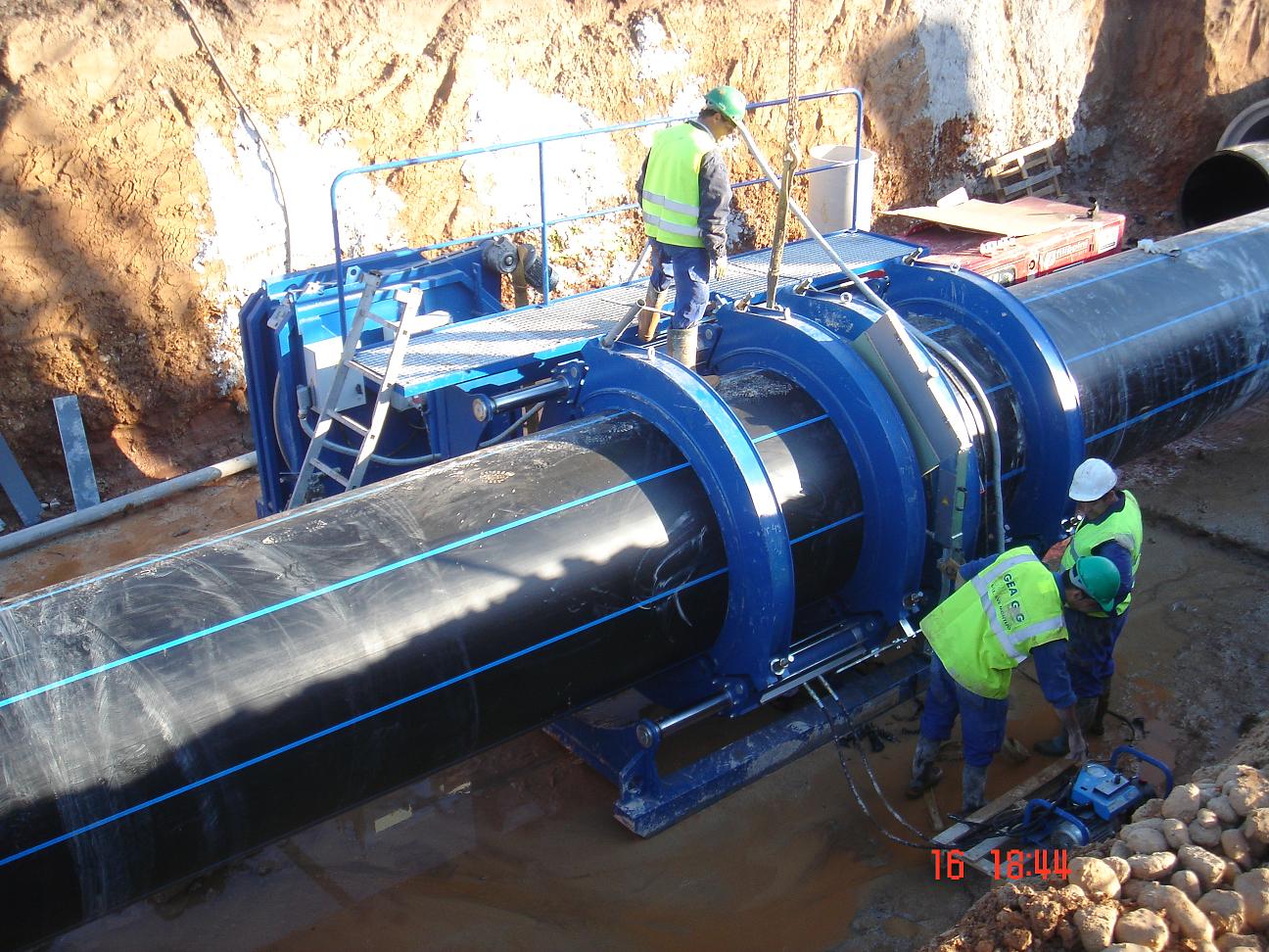 Manufacture of large diameter siphons in PE100 - Grupohpt English